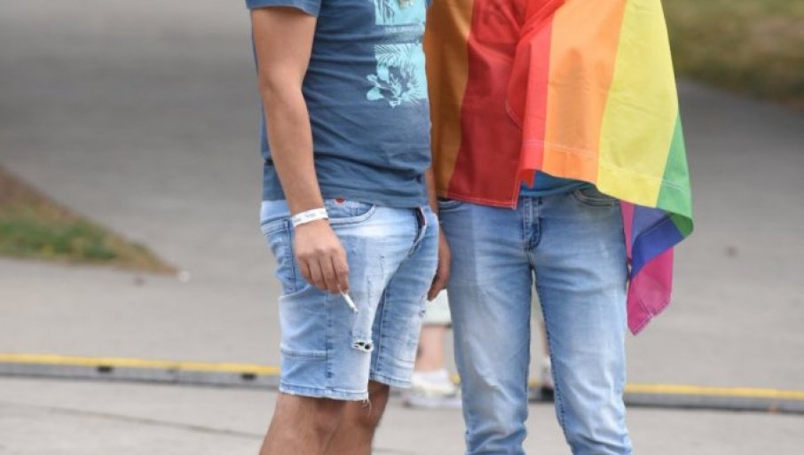 GEJ SEKS NIJE KRIMINAL, ALI BRAK JE SVETINJA: Singapur menja ustav kako ...