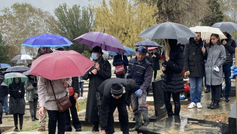 POSLEDNJE ZBOGOM DOAJENU FOTOGRAFIJE: Na groblju Lešće sahranjen Željko ...
