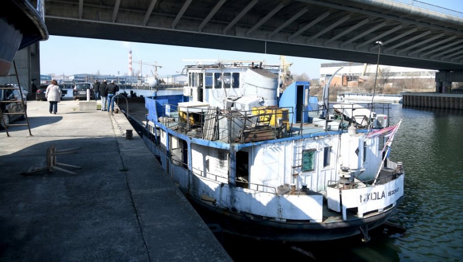 Stara barža, zaplenjena u krijumčarenju, danas kao sekundarna sirovina