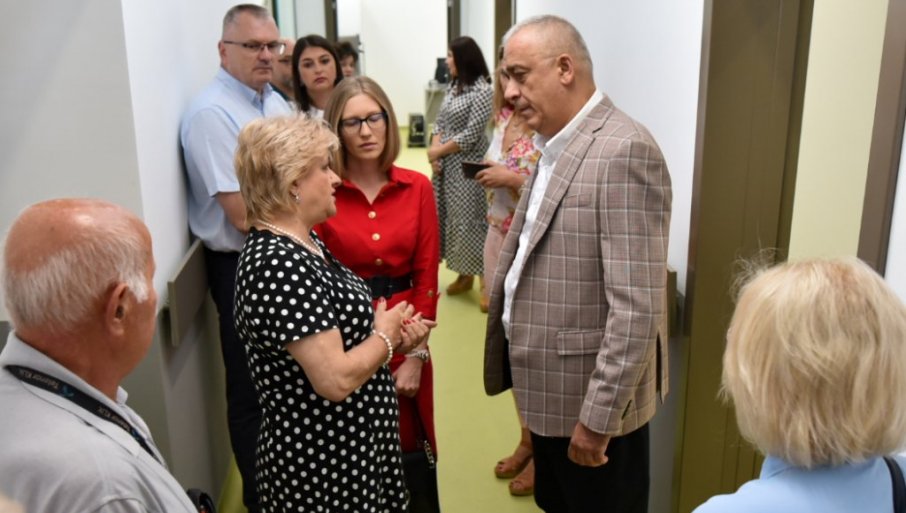Gradonačelnik Bakić obišao novoizgrađenu i dugoočekivanu ambulantu u ...