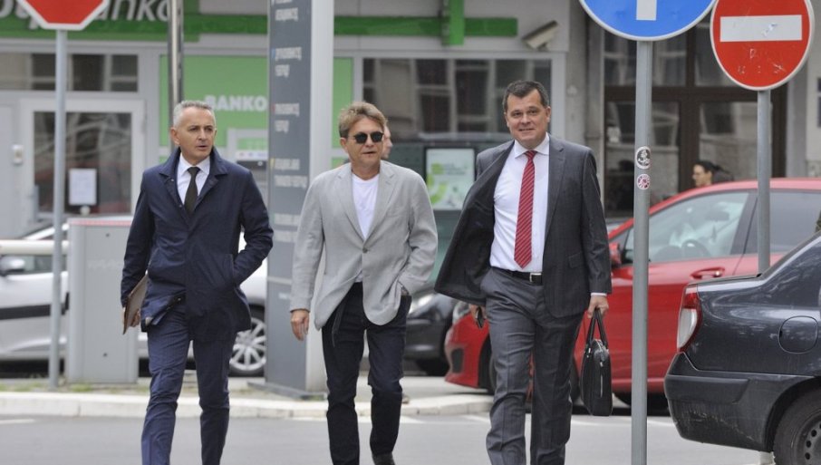 U PRATNJI ADVOKATA: Bjelogrlić stigao u Prvi osnovni sud u Beogradu