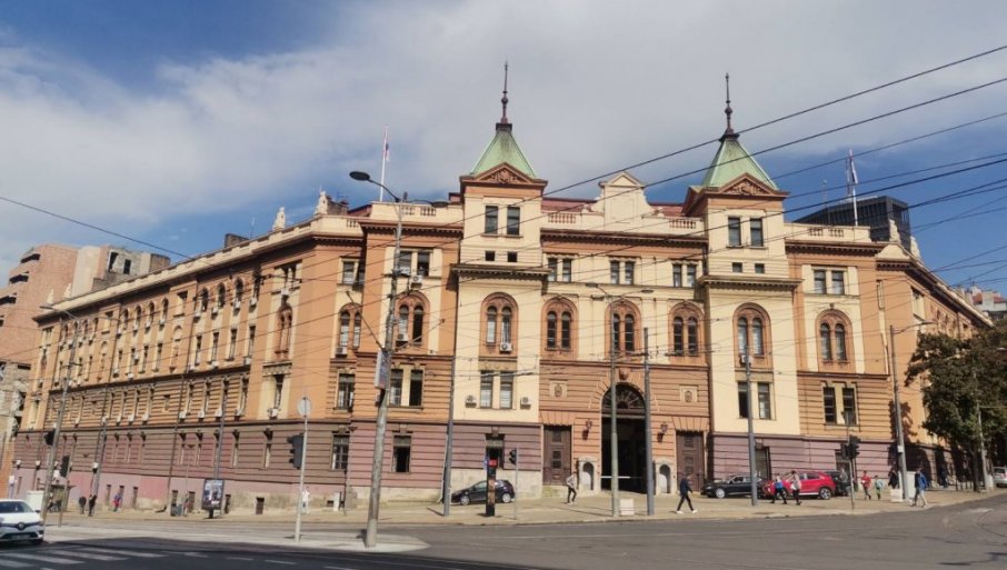 KULTURNO DOBRO IZ XIX VEKA: Kasarna 7. puka u centru Beograda odoleva ...