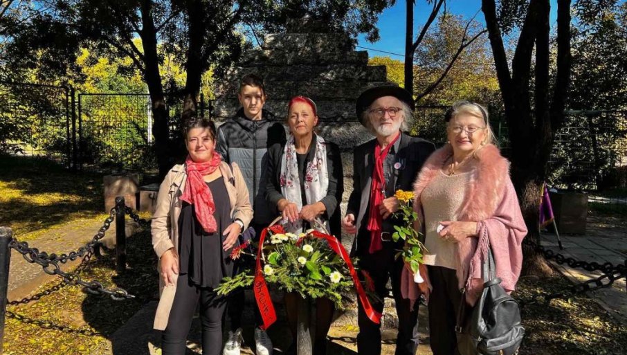 JEDNA OD NAJVEĆIH MASOVNIH GROBNICA: Položeni venci za nevino stradale ...