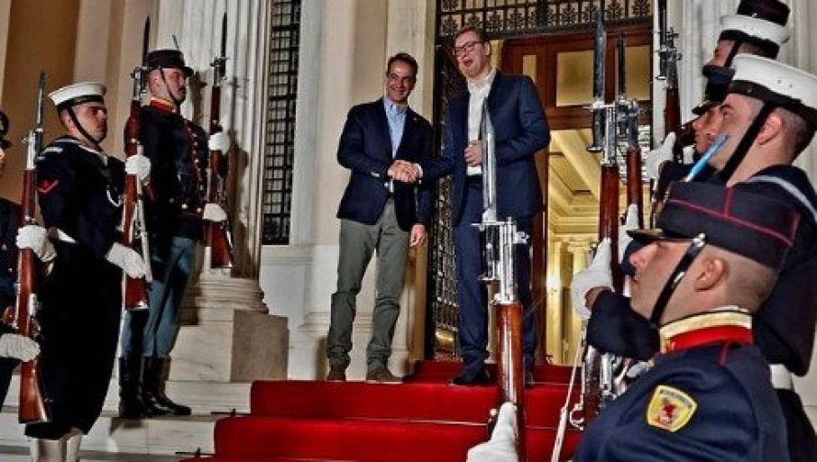 VUČIĆ SE SASTAO SA MICOTAKISOM: Predsednika Srbije dočekali grčki ...