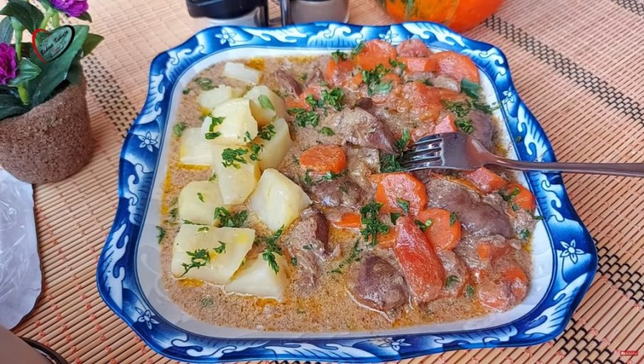 SAVRŠEN RUČAK: Recept za gulaš sa pilećom džigericom (VIDEO)