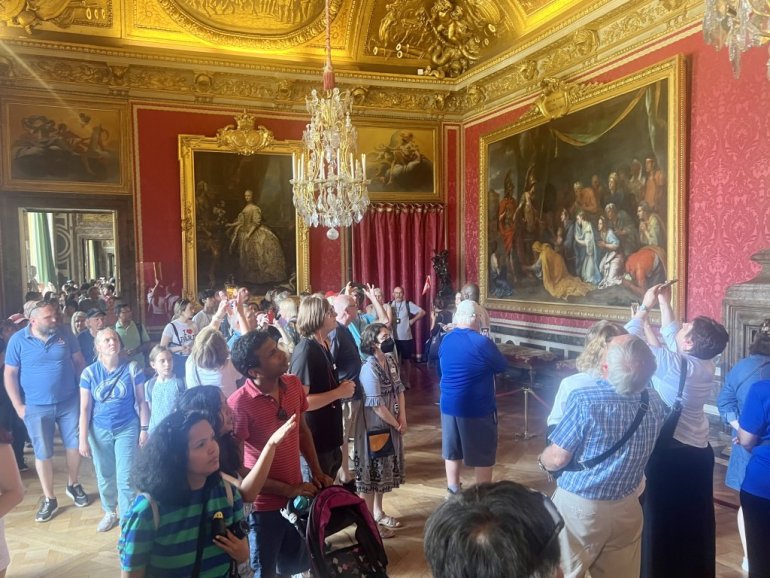 RASKOŠNI VERSAJ BLISTA ČETIRI VEKA: "Novosti" u poseti čuvenoj ...