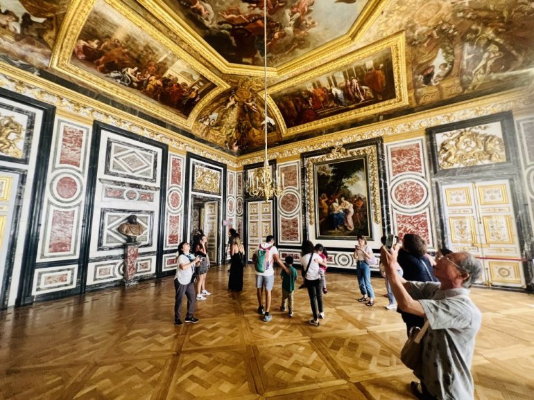 RASKOŠNI VERSAJ BLISTA ČETIRI VEKA: "Novosti" u poseti čuvenoj francuskoj palati povodom velikog ...