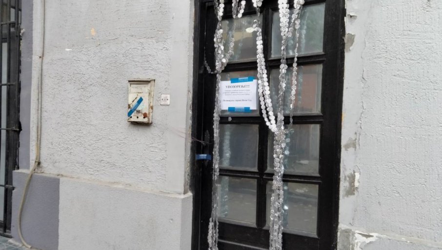 SNIMCI SA MESTA ZLOČINA: Ovo je stan u kojem je pronađen ubijeni muškarac u Novom Sadu (VIDEO)