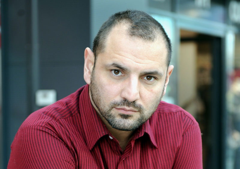 Zvonko Marković: Jarke boje i bogat print | Novosti.rs